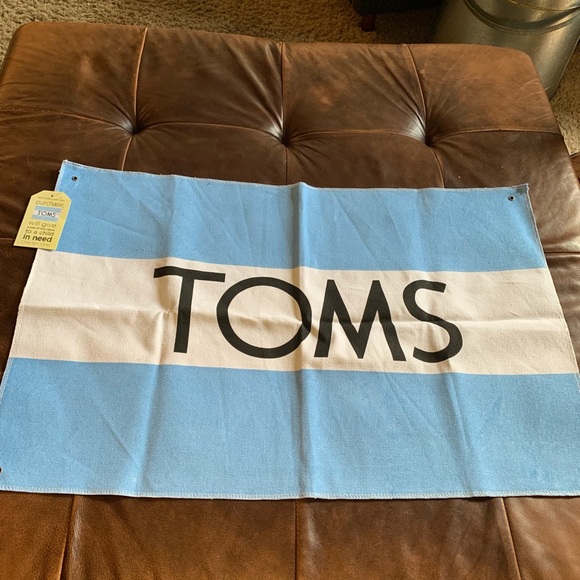 Toms | Wall Decor | Nwt Toms Canvas Flag With Grommets For Hanging | Poshmark